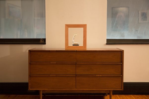 This Picture Frame Makes Objects Move in Slow Motion | Design Engine